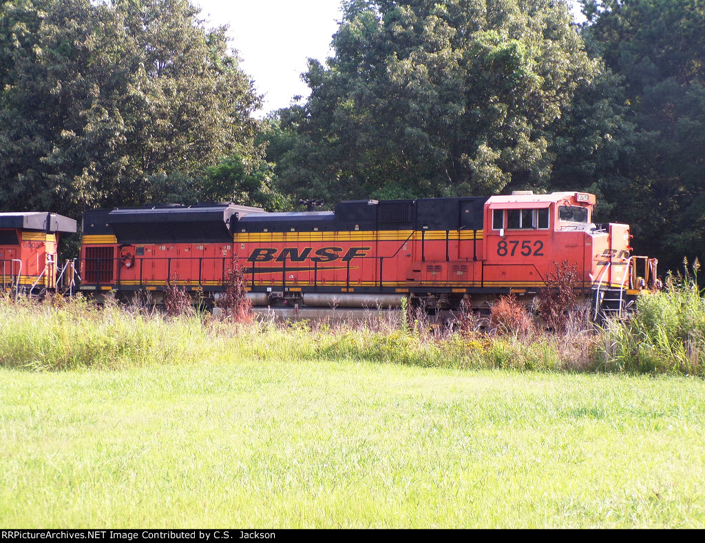 BNSF 8752